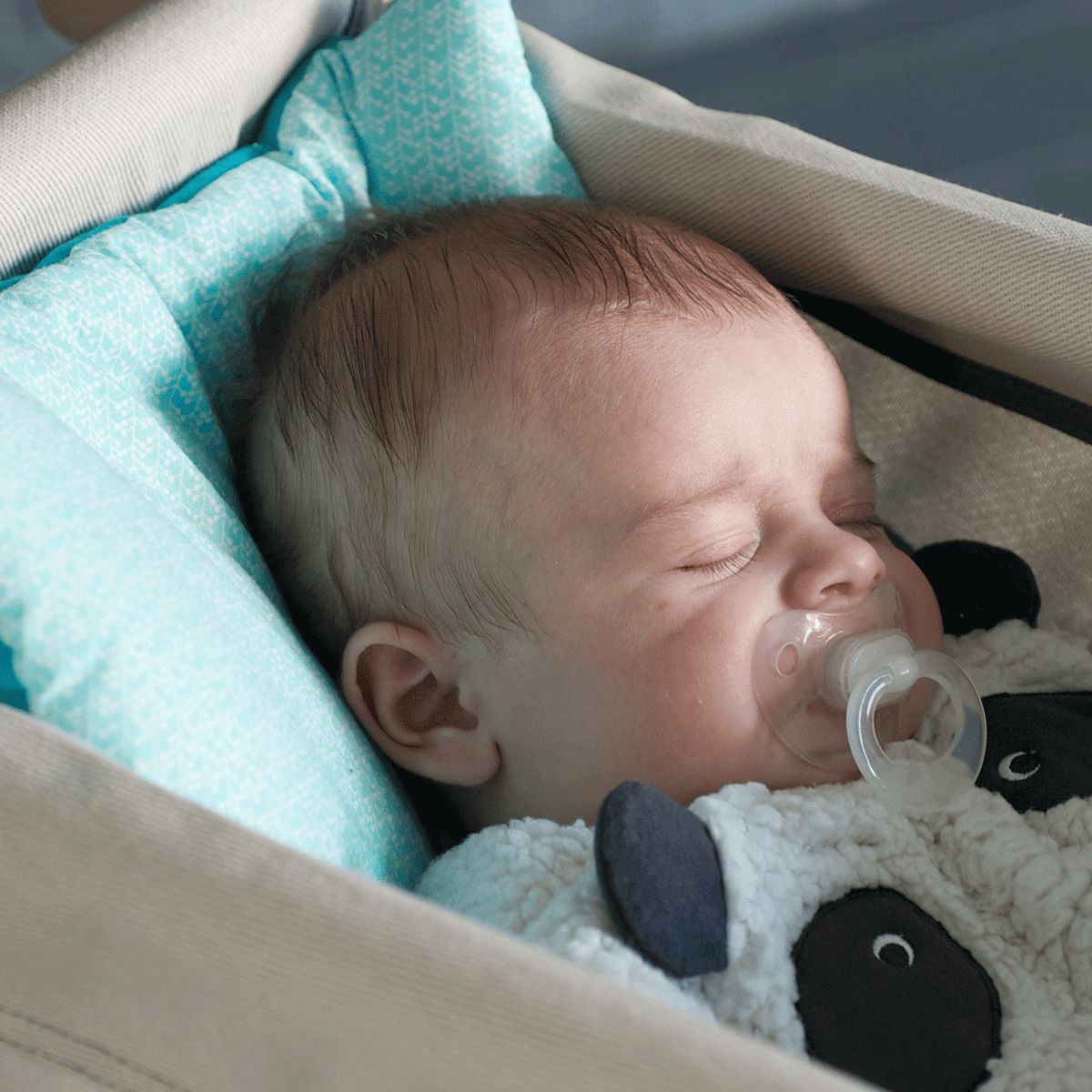 Aider un Bébé RGO à Dormir | Conseils et Solutions – Petite planète